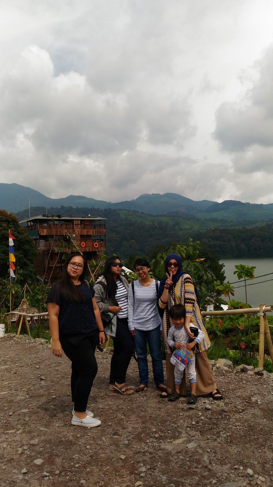 m a r t i t a: Review: Legok Kondang Lodge Glamping di Ciwidey