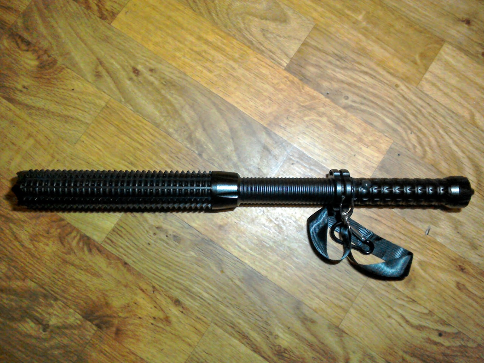 Mr. Aphoristic: Cree Q5 Tactical Bat Light Review