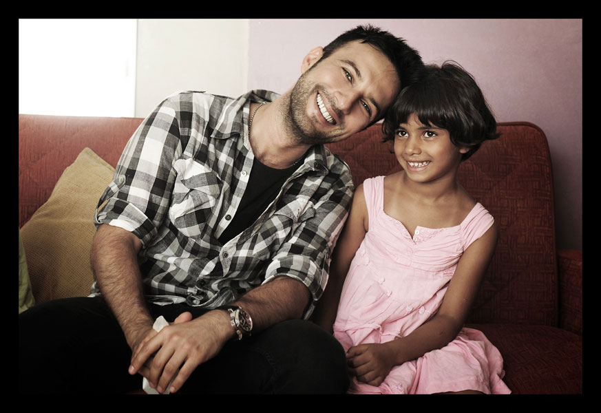 Tarkan Translations: Tarkan Visits Turkish Children's Home for Charity