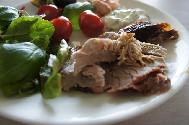 Lempiruoka.: Savustettu karitsan viulu.