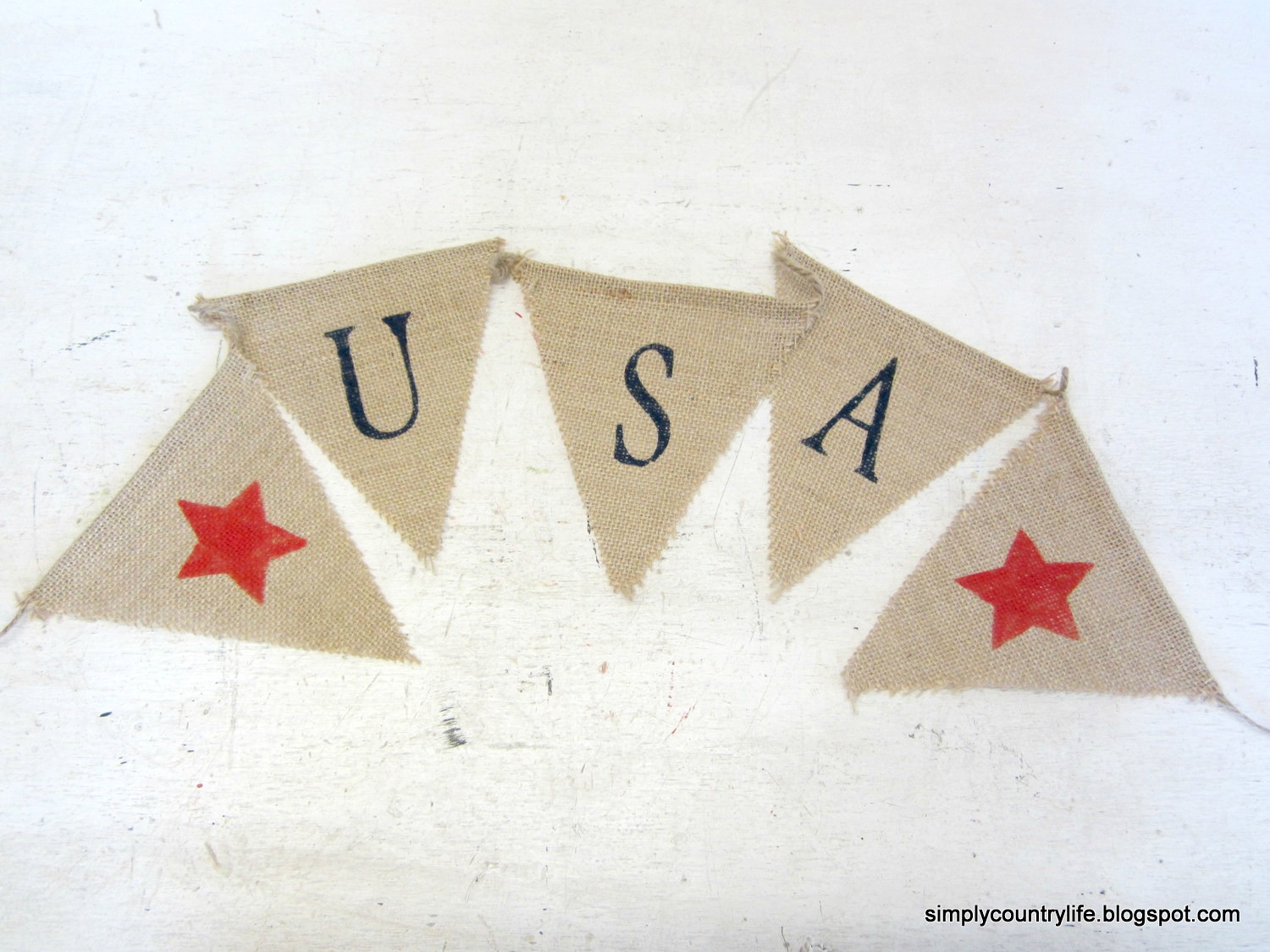 Simply Country Life: Super Easy Patriotic Burlap Banner