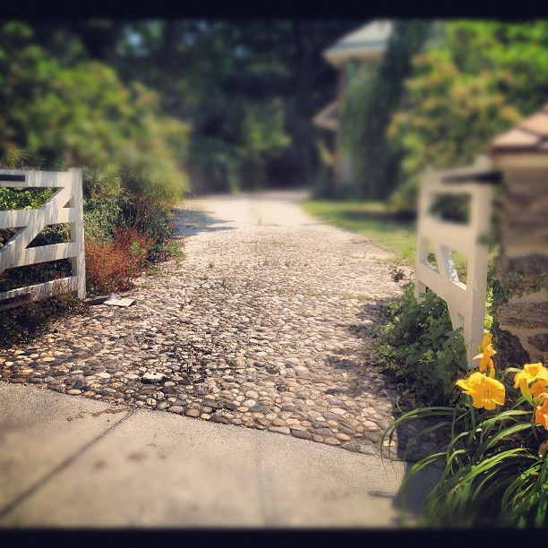 High Street Market: Driveway Ideas: Cobblestone & Crushed Stone