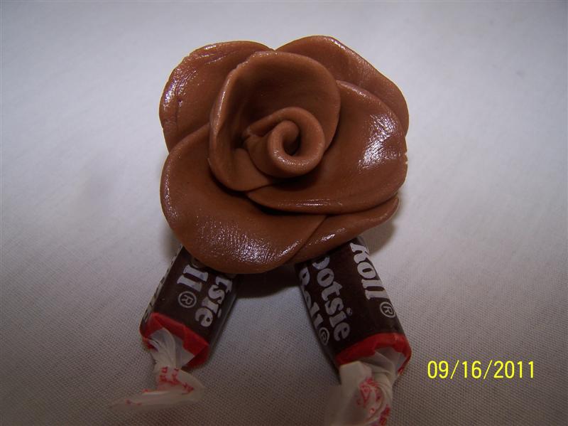 Susie's Home and Hobbies: Rose made of Tootsie Rolls (sort of)!