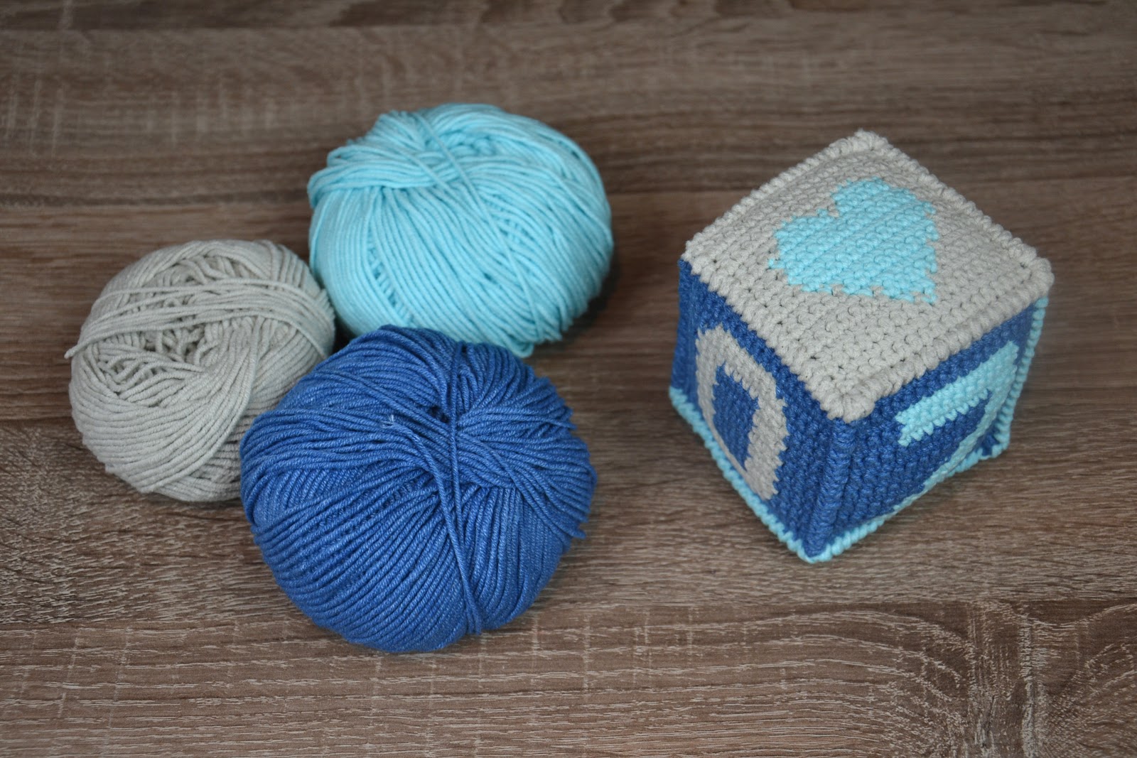 CROCHET SQUARES: number 9 and 0 and CUBE