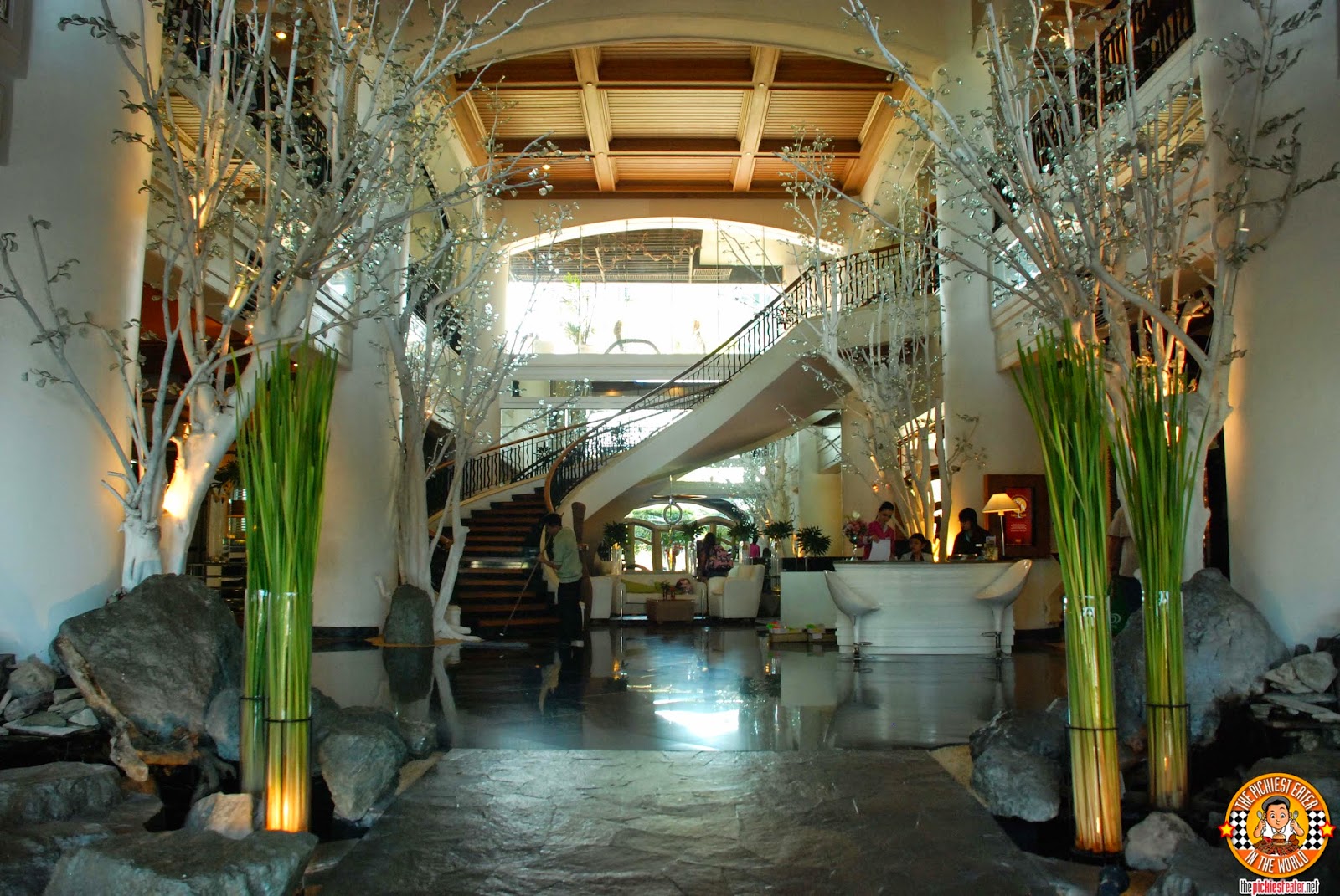 THE PICKIEST EATER IN THE WORLD: VIVERE HOTEL: STANDING TALL IN ALABANG