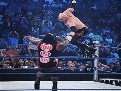 WWE In live!!!!: MARK HENRY vs KANE