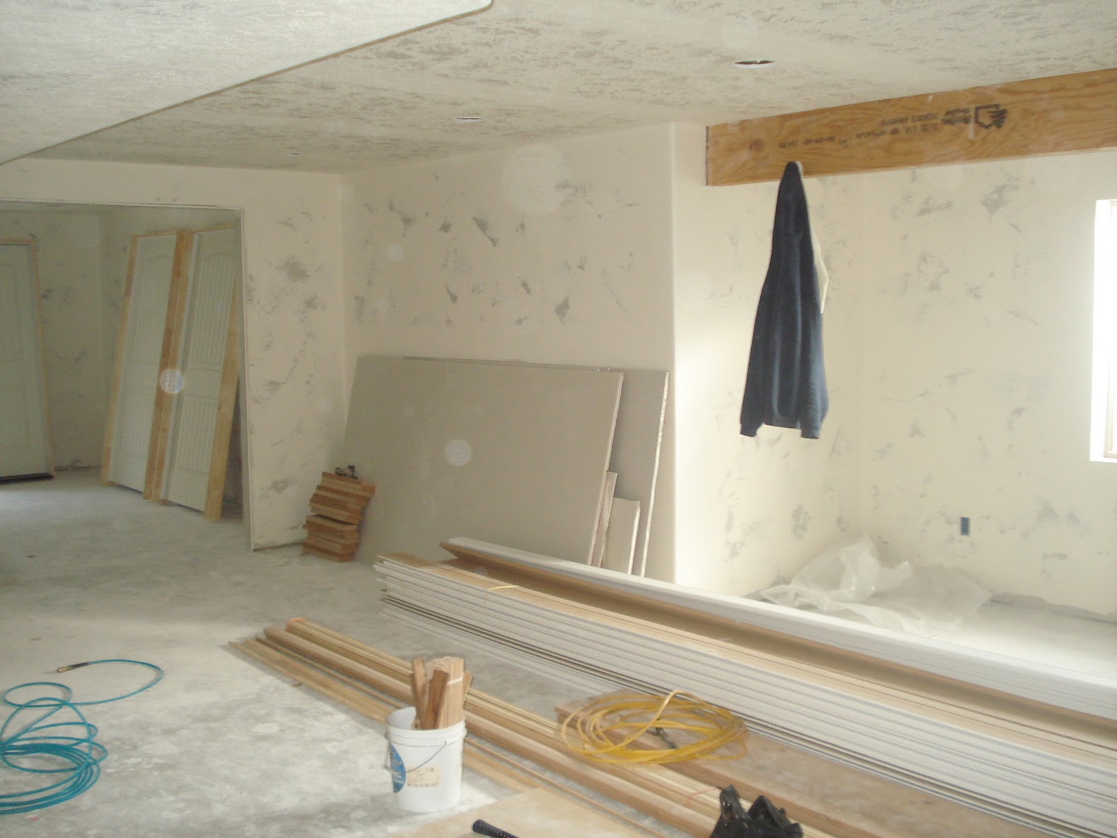 Do it Yourself Duo: Basement job 6...drywall and texture