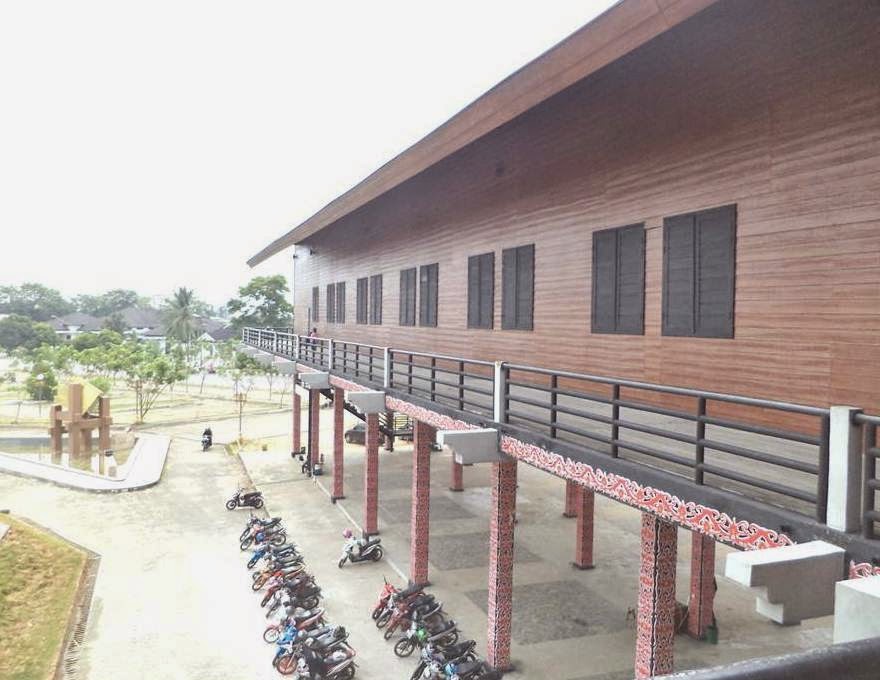BRONDOL_30: Rumah Radakng, Rumah Adat Raksasa di Pontianak