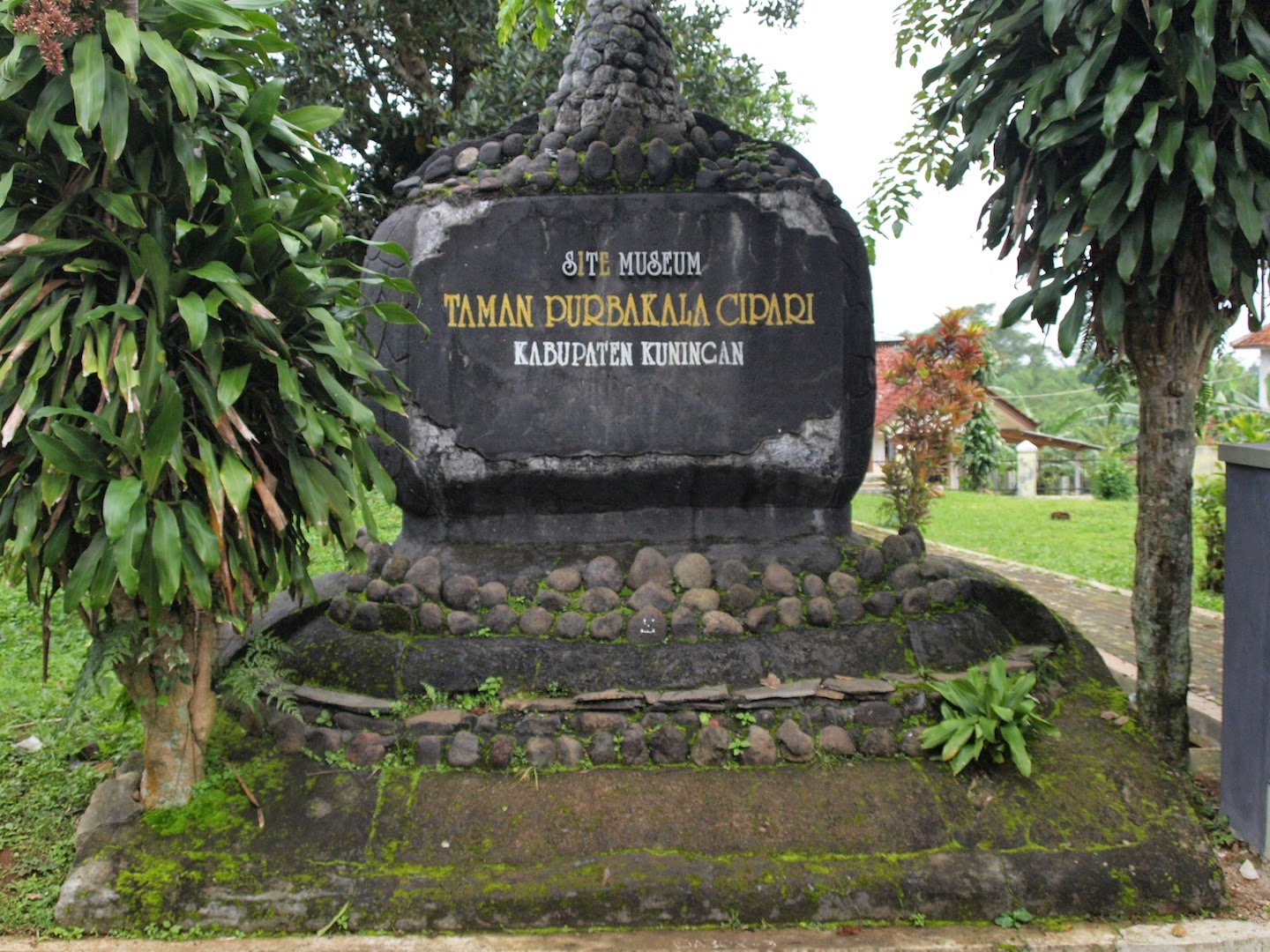 SEJARAH SITUS TAMAN PURBAKALA CIPARI - Belajar Mengajar