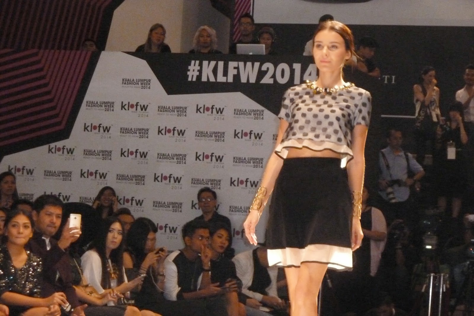 Kee Hua Chee Live!: KL FASHION WEEK BY ANDREWS MODELS----INNAI RED