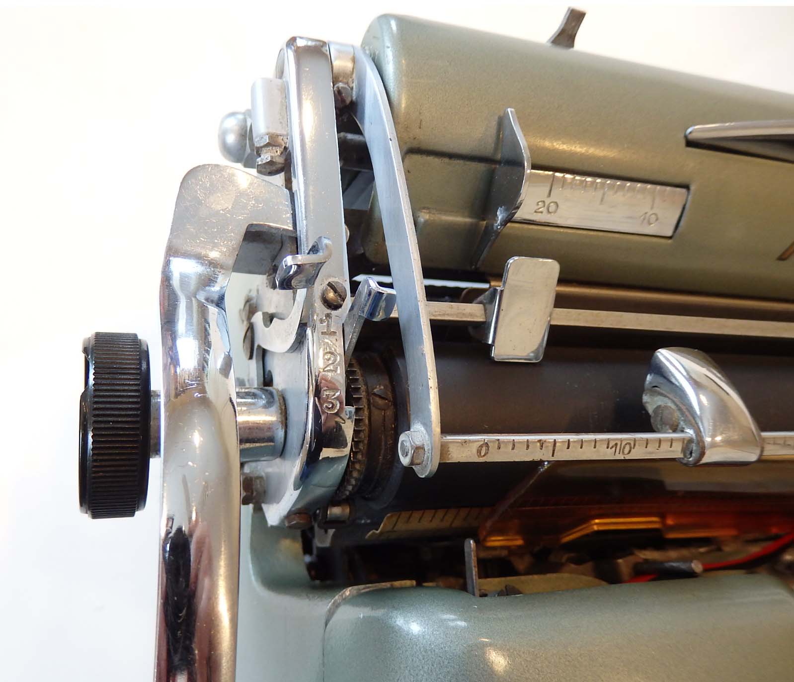 A nonflat Rooy/ /THE TYPEWRITER REVOLUTION