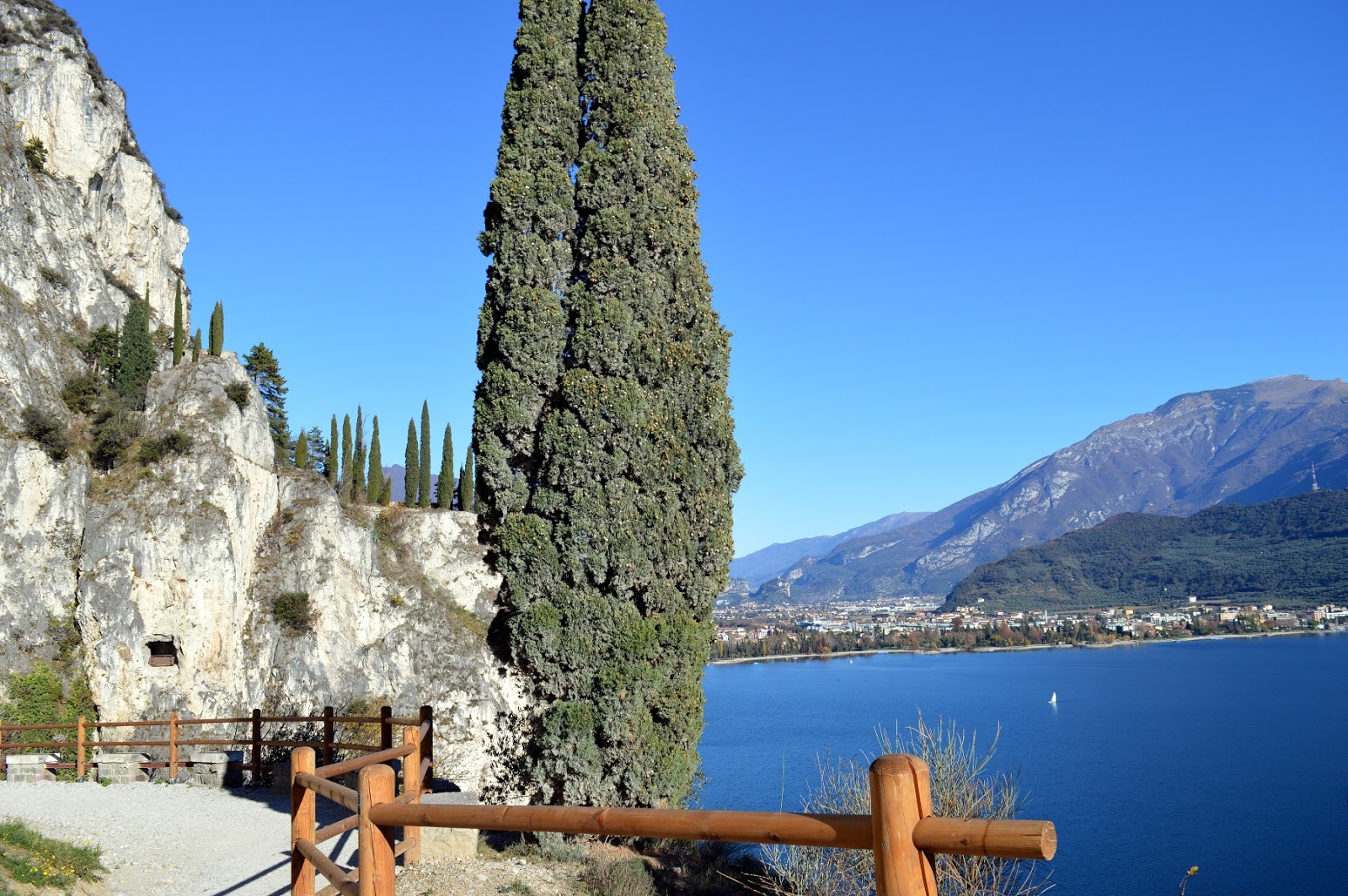Il sentiero del Ponale, una splendida passeggiata sul Garda Trentino ...