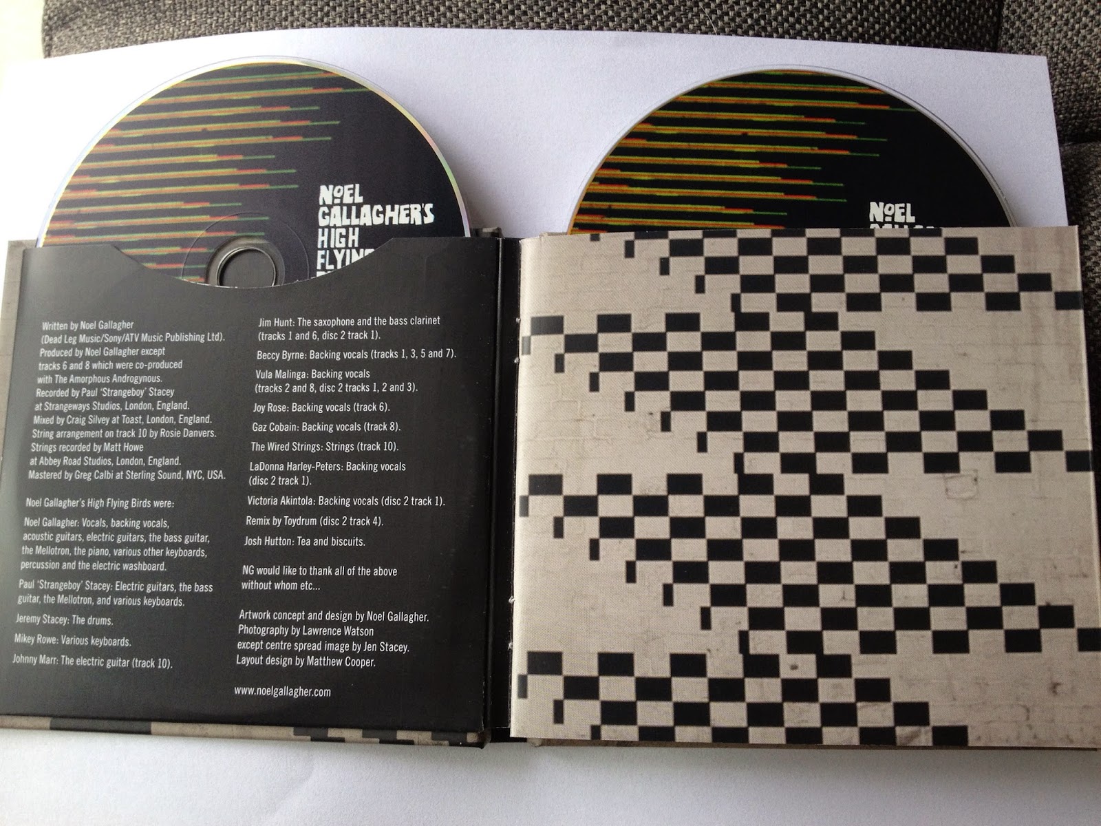 High Flying Birds Collector: Album - Chasing Yesterday (UK Deluxe Edition)