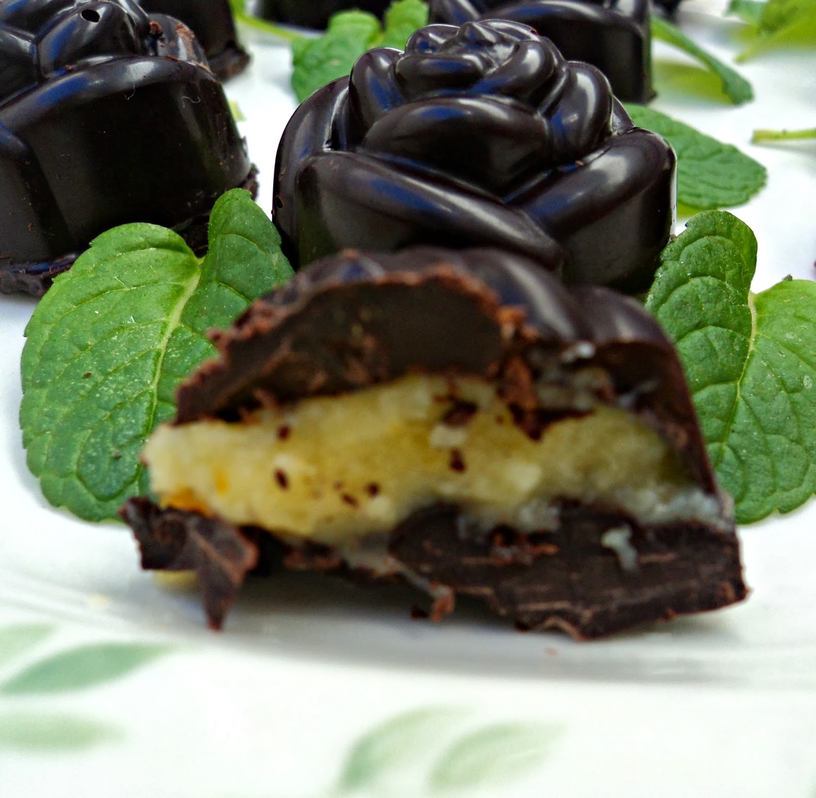 Bombones rellenos de orange curd - Olor a hierbabuena