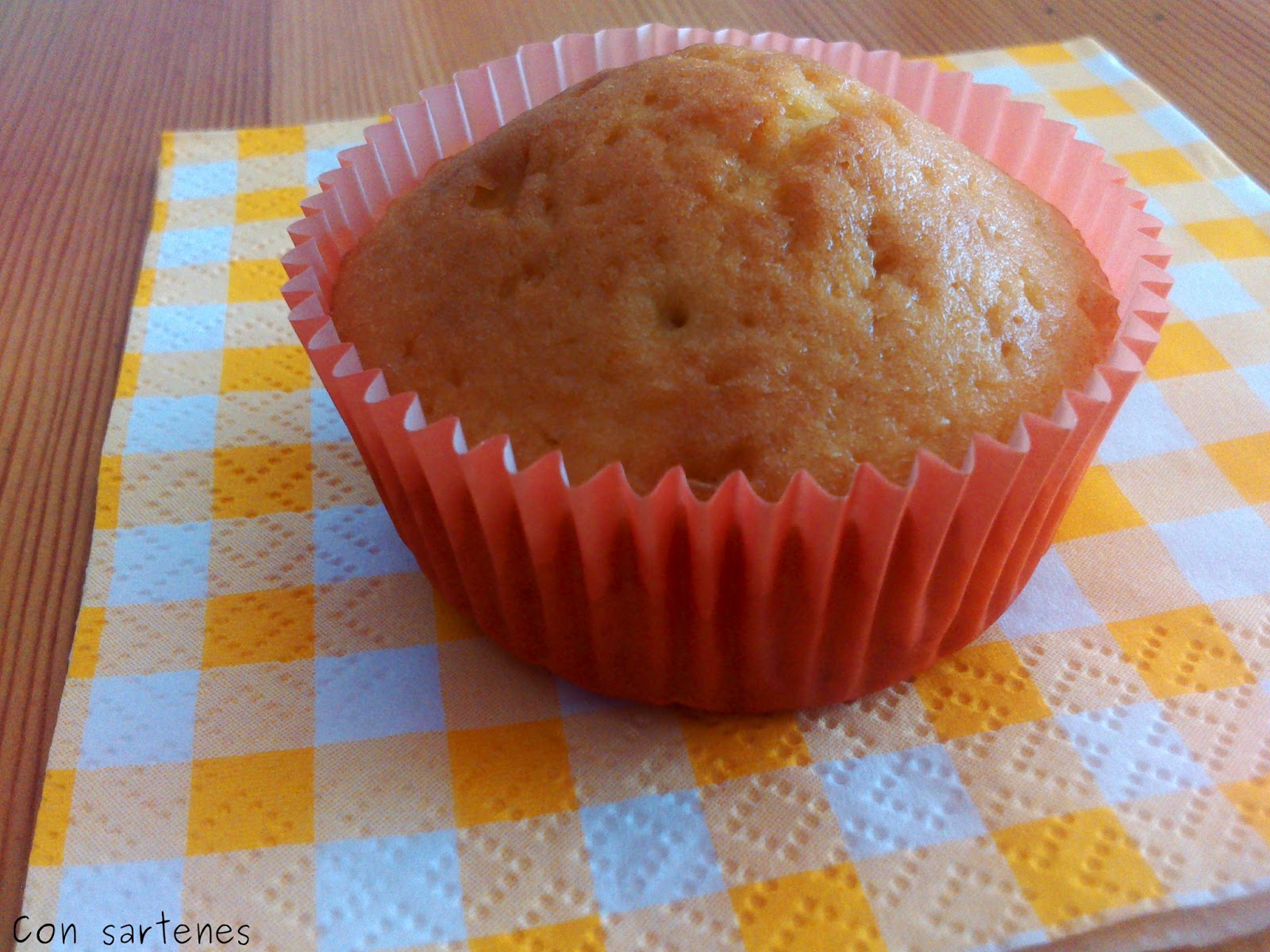 CON SARTENES Y A LO LOCO: Muffins de naranja y chocolate blanco