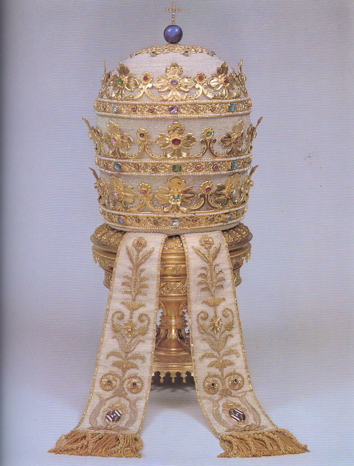 Pro Misa Tradicional en Ciudad Real: Tiaras Papales existentes hoy día ...