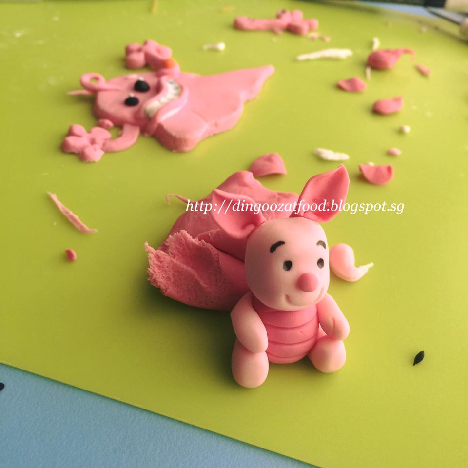 Miki's Food Archives : DIY Video - How to make Piglet Fondant Figurine