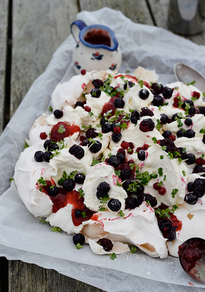 Lemon & Vanilla: Smashed pavlova with blackberries, currants and ...