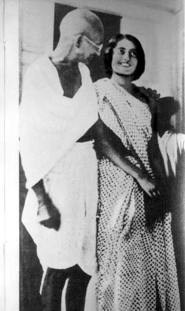 I am Fake Beliebers: Indira Gandhi Childhood Pictures