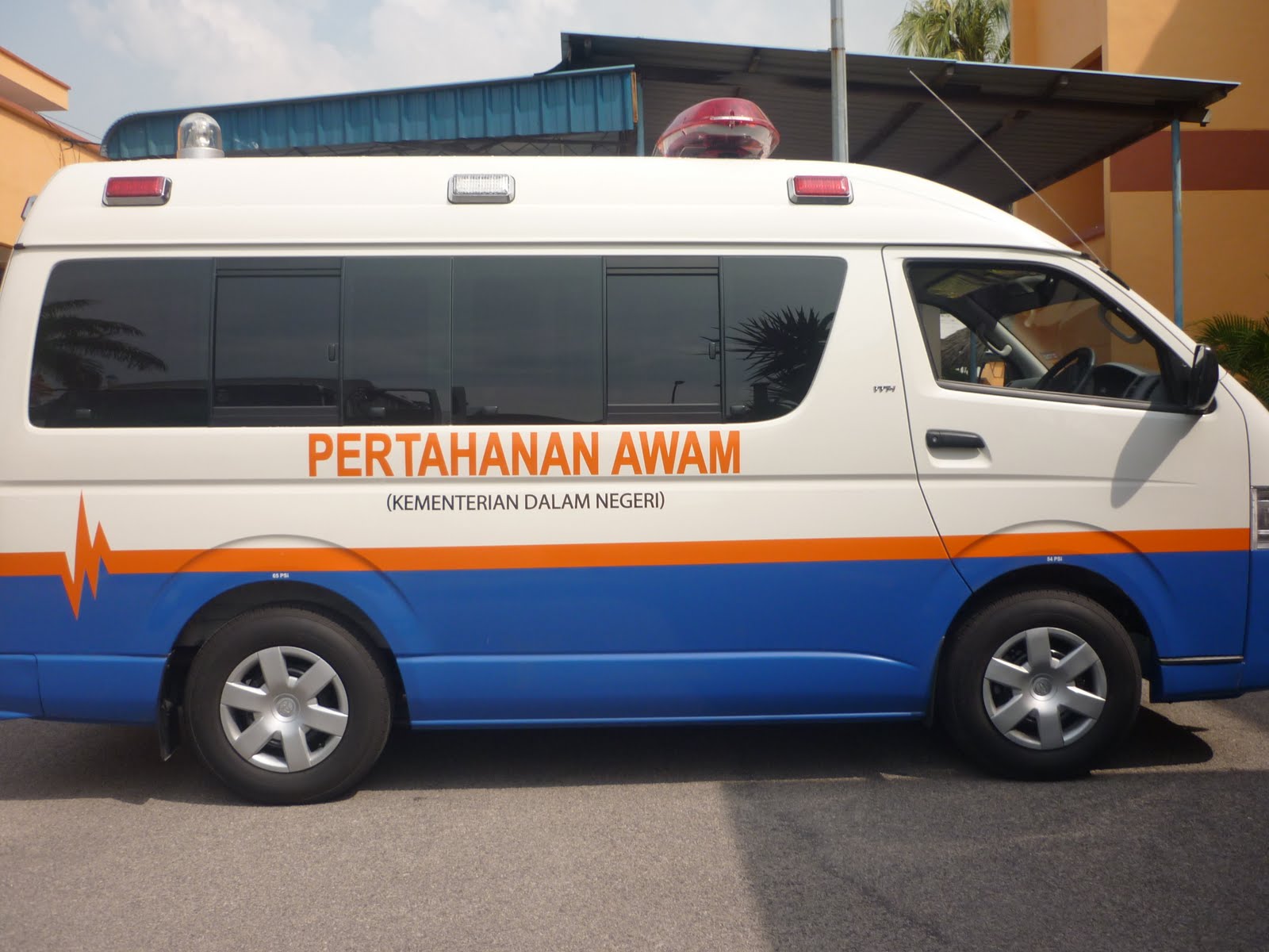 Civil Defence of Malaysia ( CDEF ): Ambulan JPAM