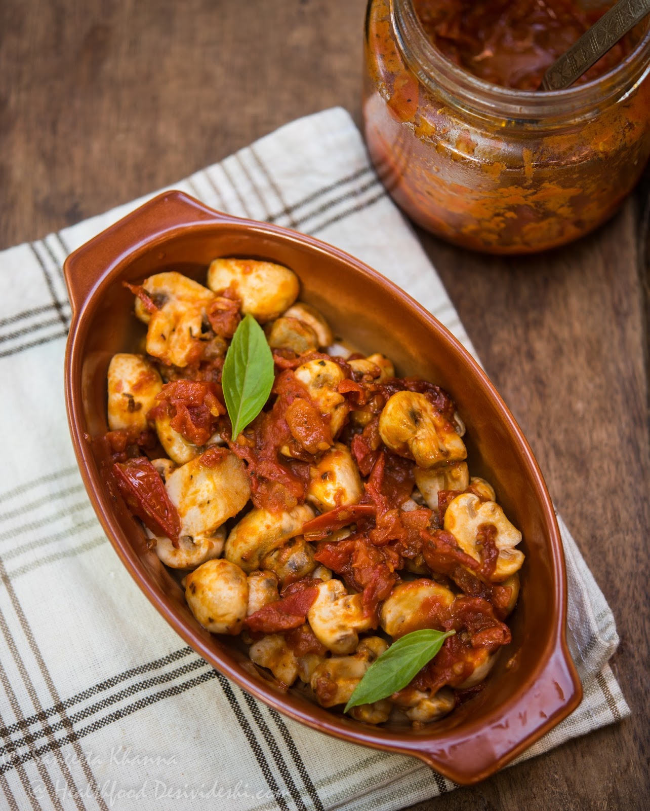 home made pizza sauce or tomato concasse | mushrooms in tomato concasse