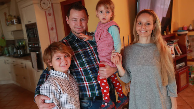 Koraszülött kisöccsének üzent Erdei Zsolt nagy fia - Magazin