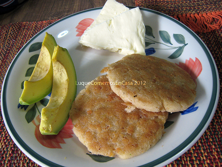 LuqueComemosEnCasa: Arepas de chicharrón