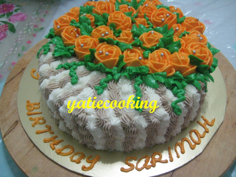 Yatie's Cooking: TEMPAHAN KEK BUNGA-BUNGA