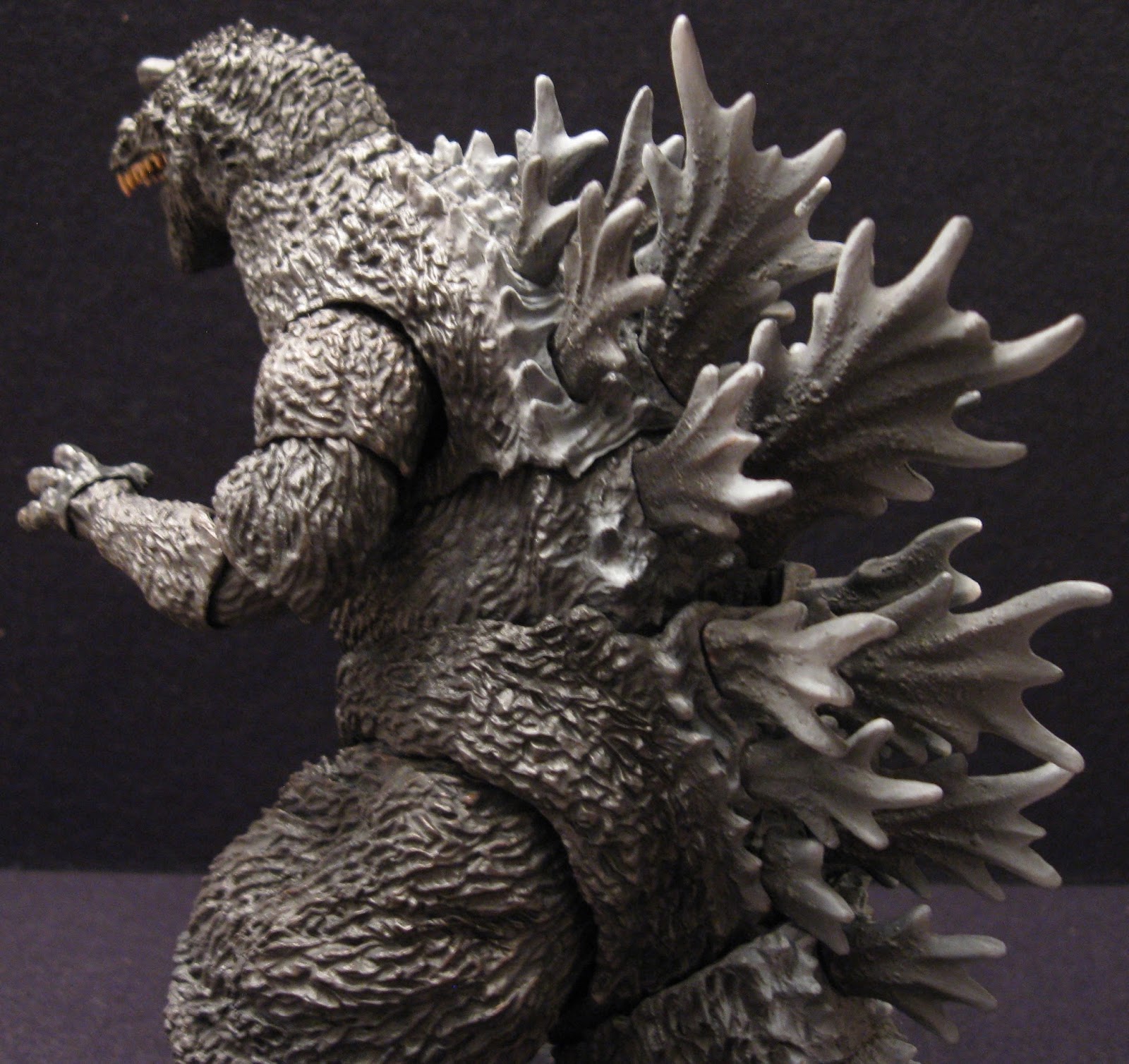 The Toyseum: GODZILLA 2001 - S.H. MonsterArts GMK Godzilla Figure