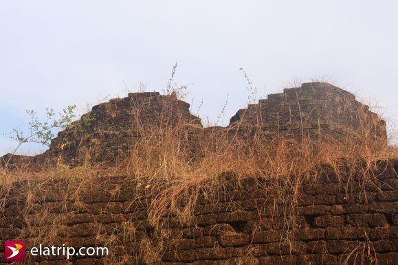 Jeevan's KALLI VALLI : The Classic Drawing Of Hosdurg Fort