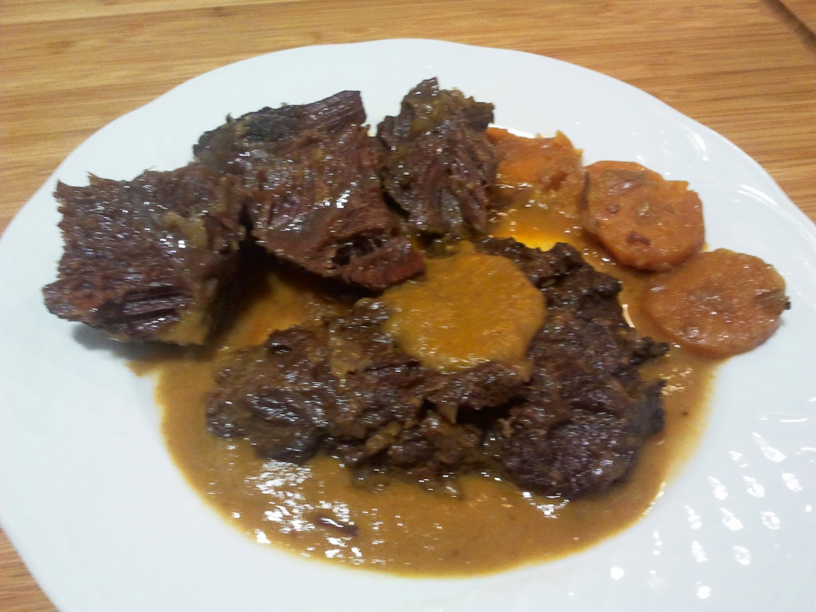 ACOCINATE: CARRILLADAS DE TERNERA AL VINO TINTO