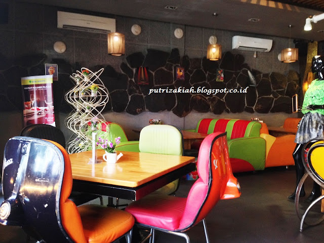 Lekker Urban Food House Multatuli | Jelajah Cafe & Resto