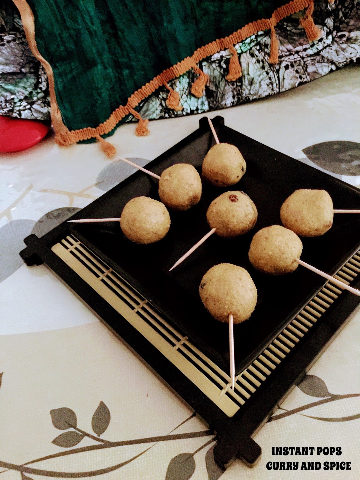 CURRY AND SPICE: INSTANT POPS