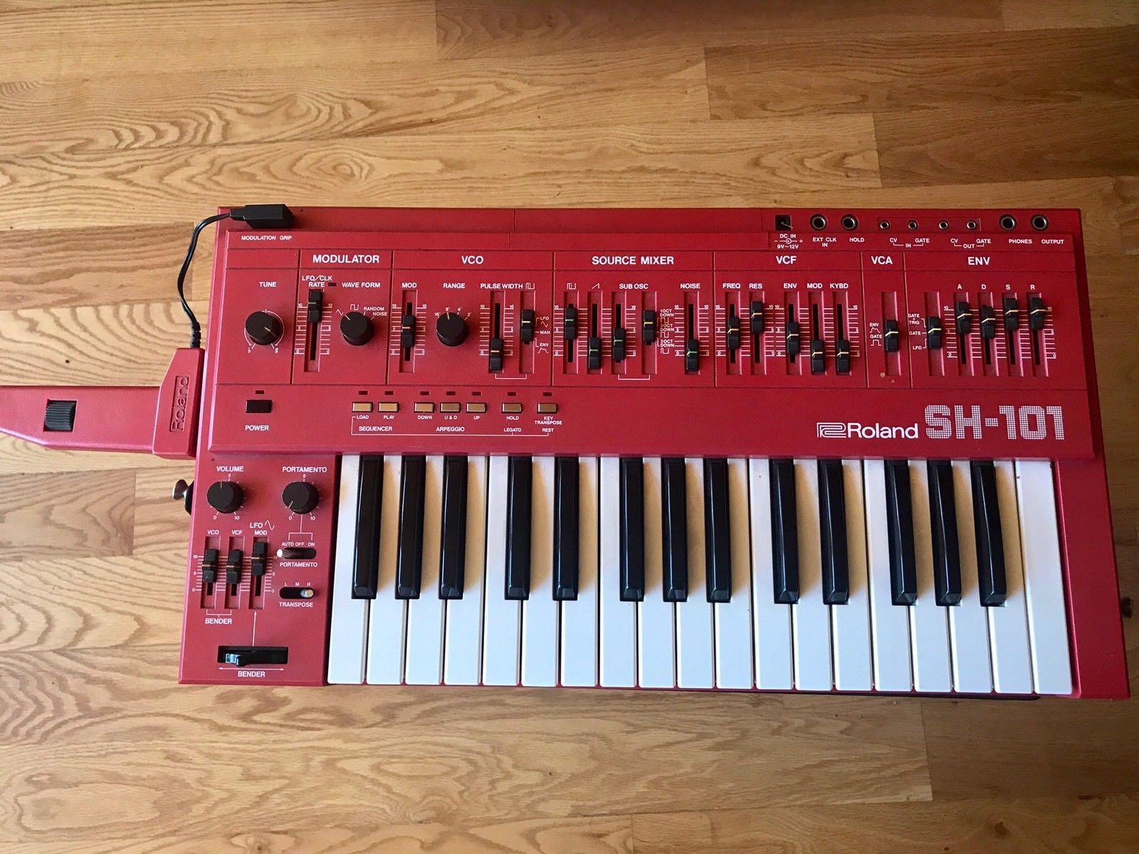 MATRIXSYNTH: Red ROLAND SH-101