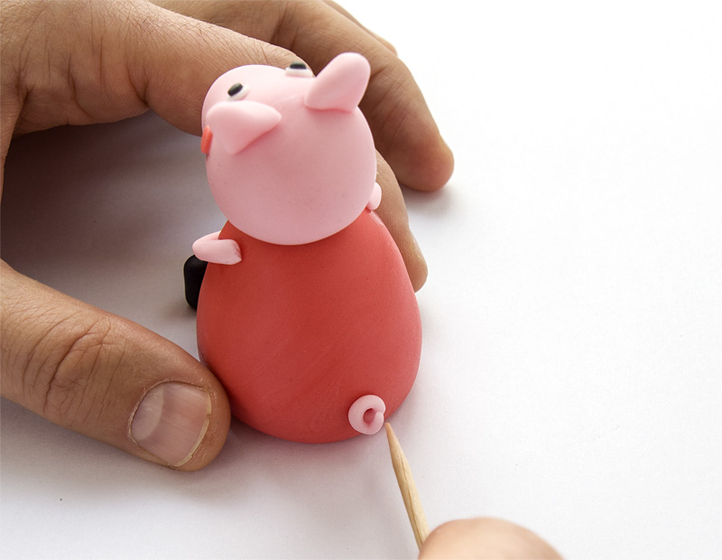 Fondant figurine: How to make Peppa pig fondant figurine