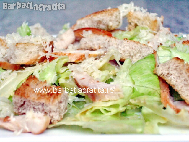 Salată Caesar cu pui | Rețete BărbatLaCratiță