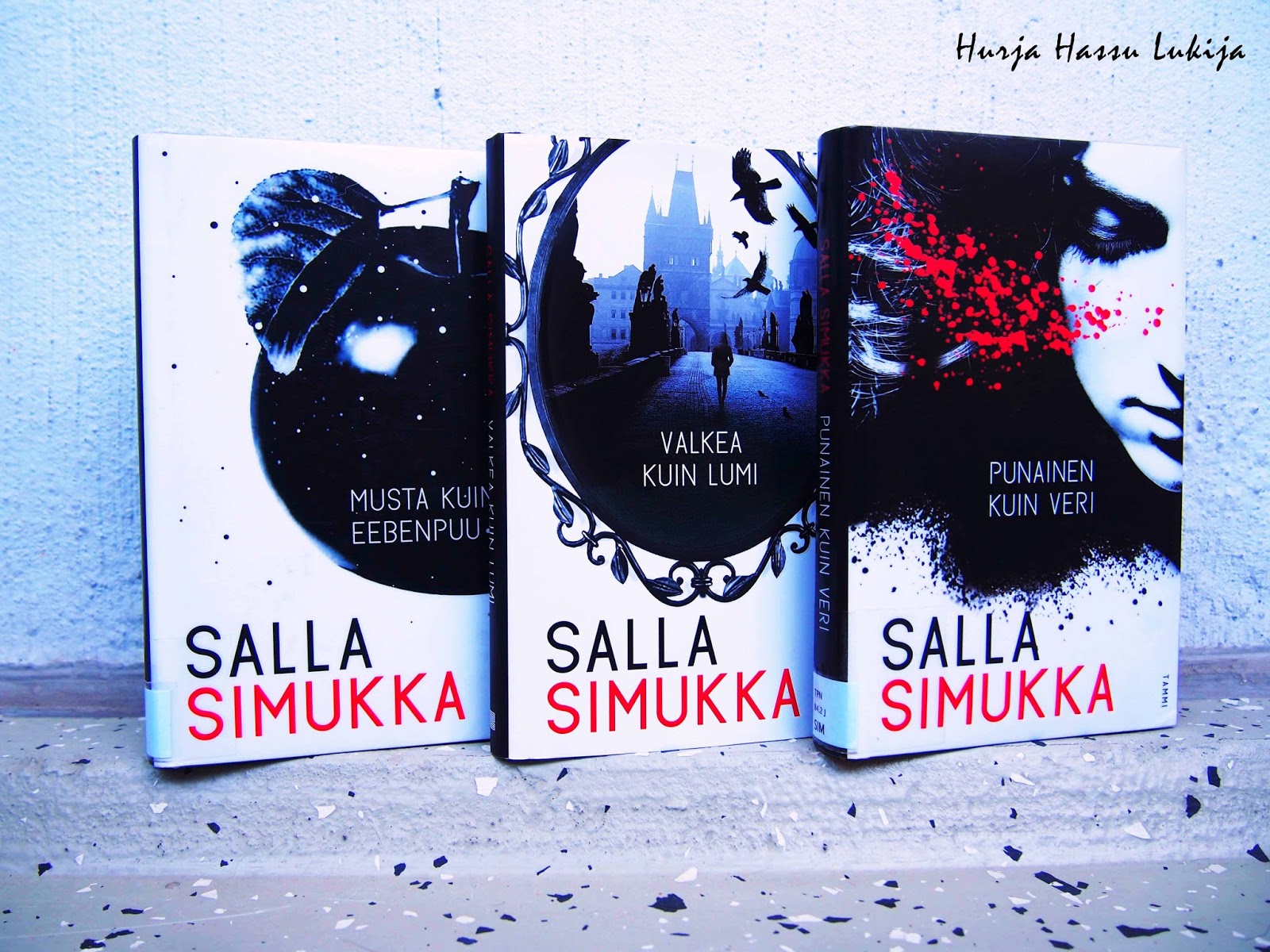 Hurja Hassu Lukija: Salla Simukka: Lumikki Andersson -trilogia