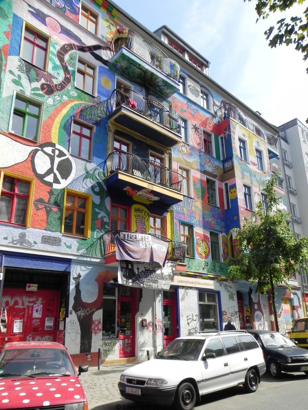 ForeignerinBerlin: The colourful buildings from Friedrichshain-Kreuzberg