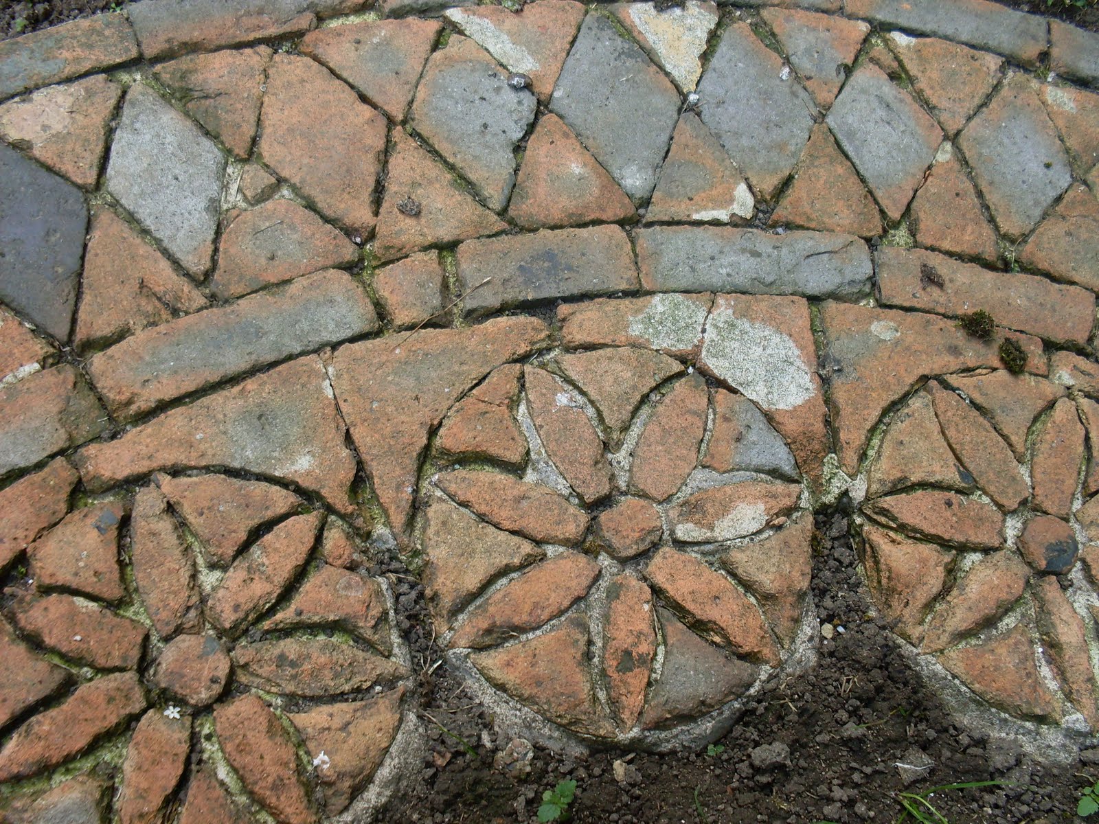 Medieval Scribbles: A Medieval Tile Picture Gallery