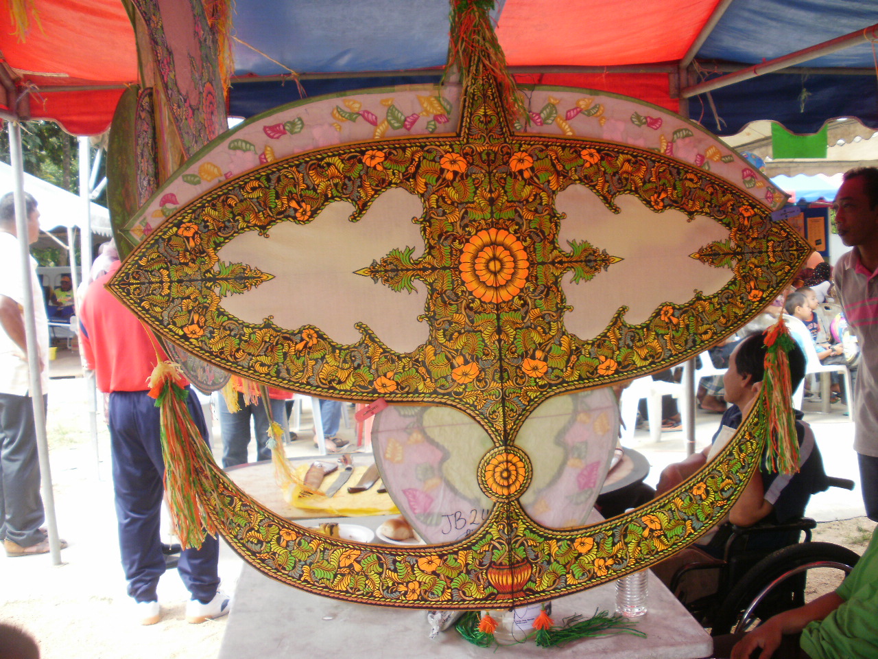 Bila gambar bersuara: Wau Sobek - Hasil kehalusan kerja seni Husmizi ...