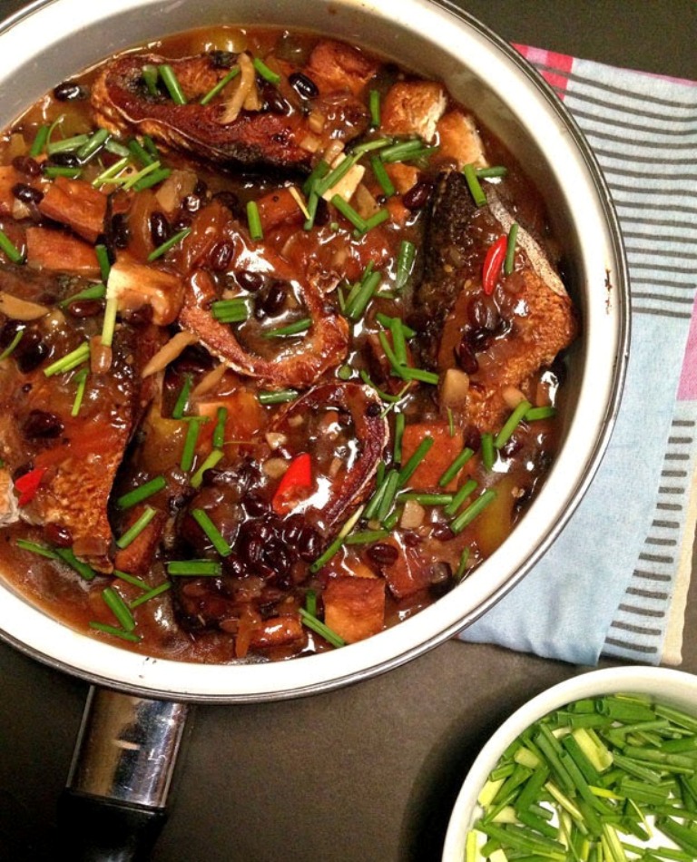 Milk Fish Fresh Meat Being Sold at Fishmonger Store - Milkfish Supplier ...