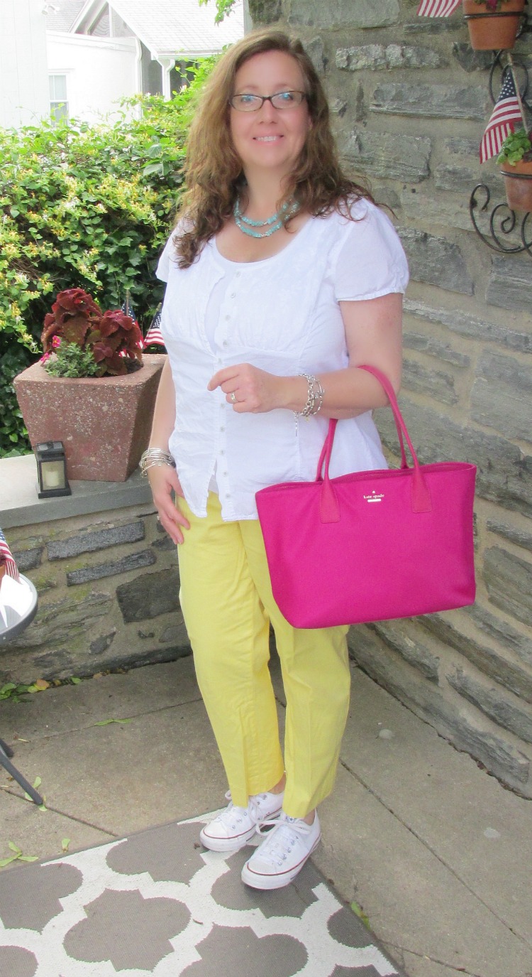 Fashion Idea: White and Yellow Outfit Styled with White Chucks