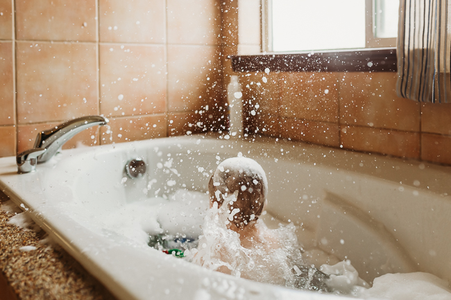 Splish Splash Afternoon Bath / Nelson Notes