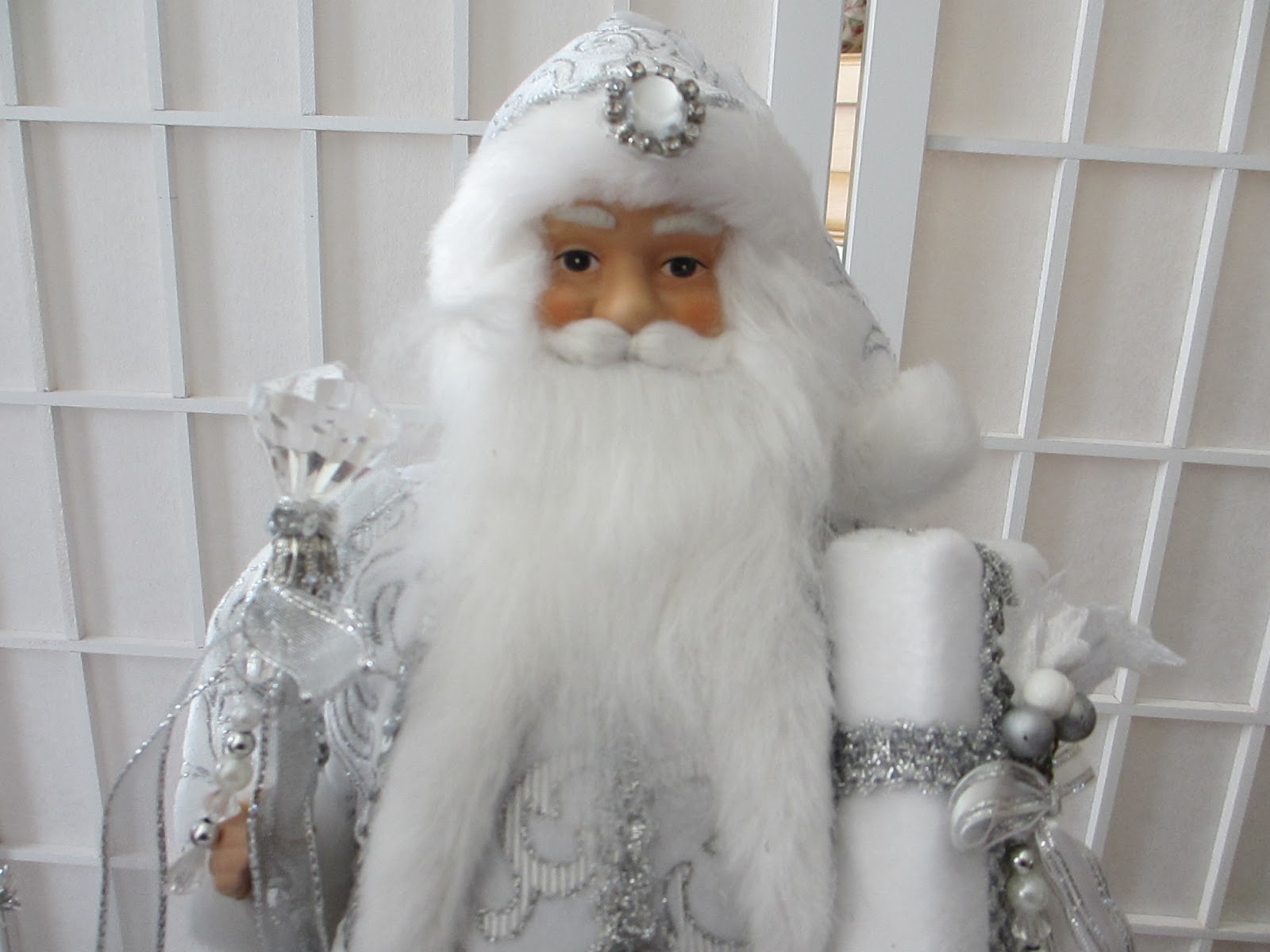 Table for One: Silver and White Santa with Mikasa Cameo Platinum