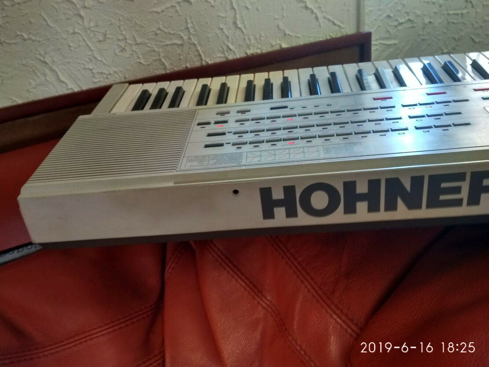 MATRIXSYNTH: White HOHNER KS 610TR / CASIO HT 6000