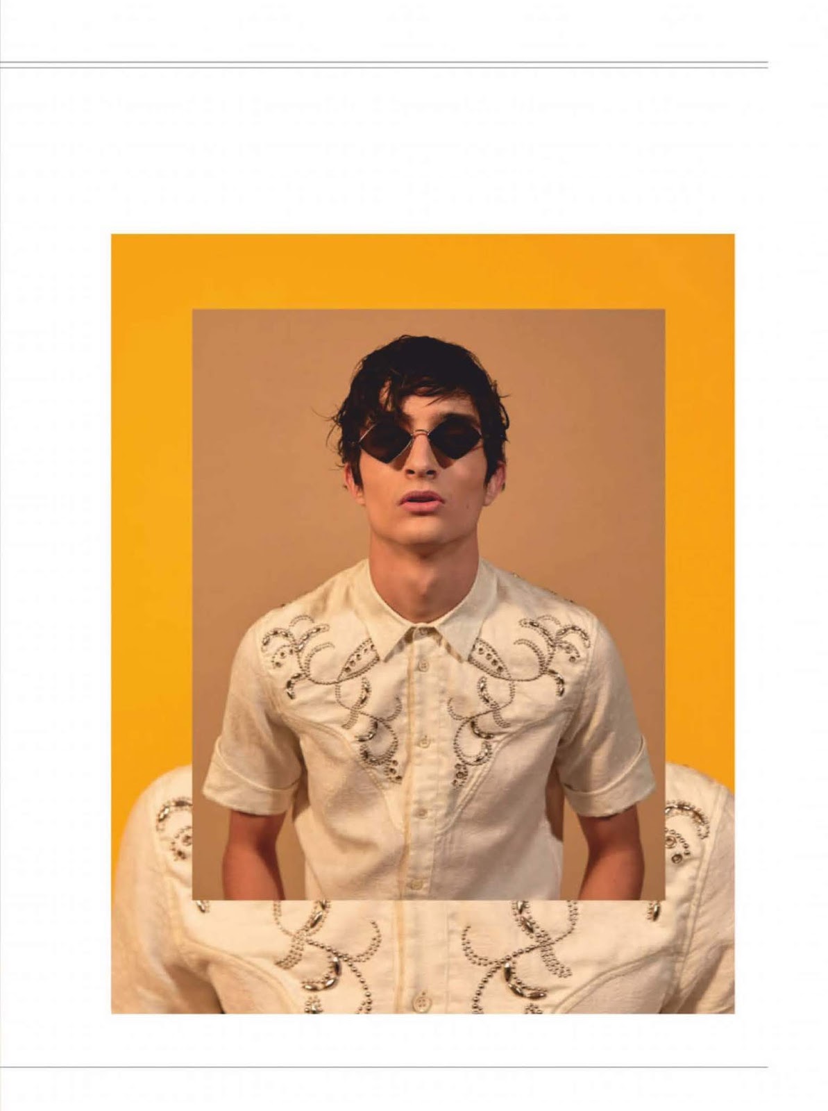 A través del cristal: una editorial por Aarón Serrano para Esquire España