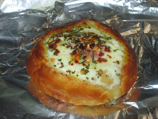 Shobha's Food Mazaa: EGG BAKED IN THE BUN / BREAD BOWL