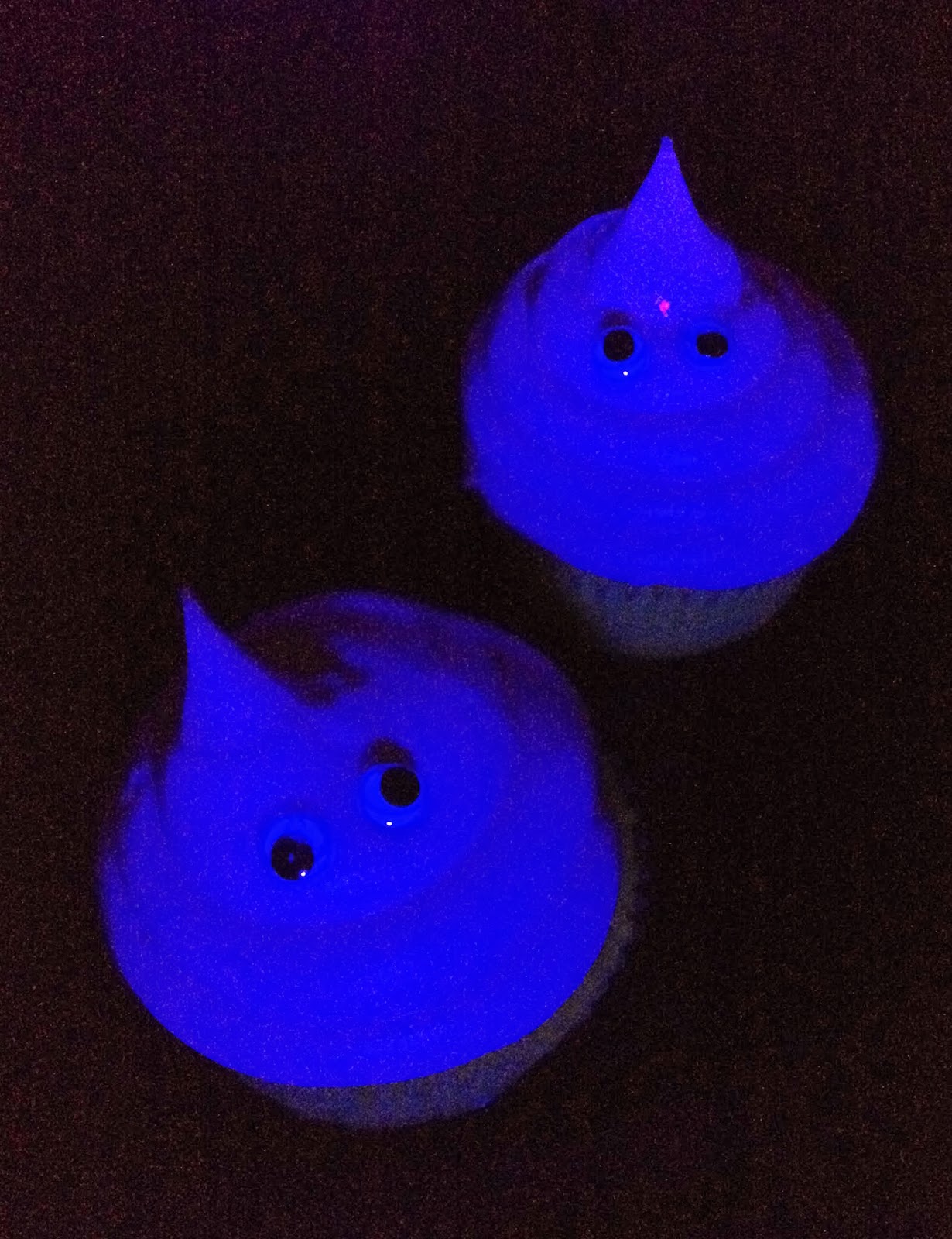 Domestic Sluttery: Baking for Beginners: Glow-in-the-Dark Ghost Cakes