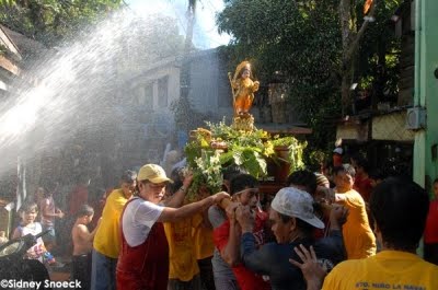 Backpacking Philippines: Laguna Sto. Niño Festival: Salibanda in Paete ...