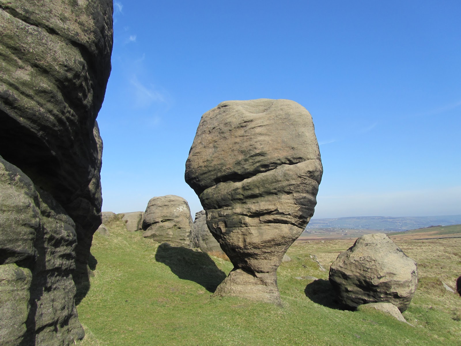 Little Sealed Packages: Tod walk 9 : The Bride Stone and the Groom